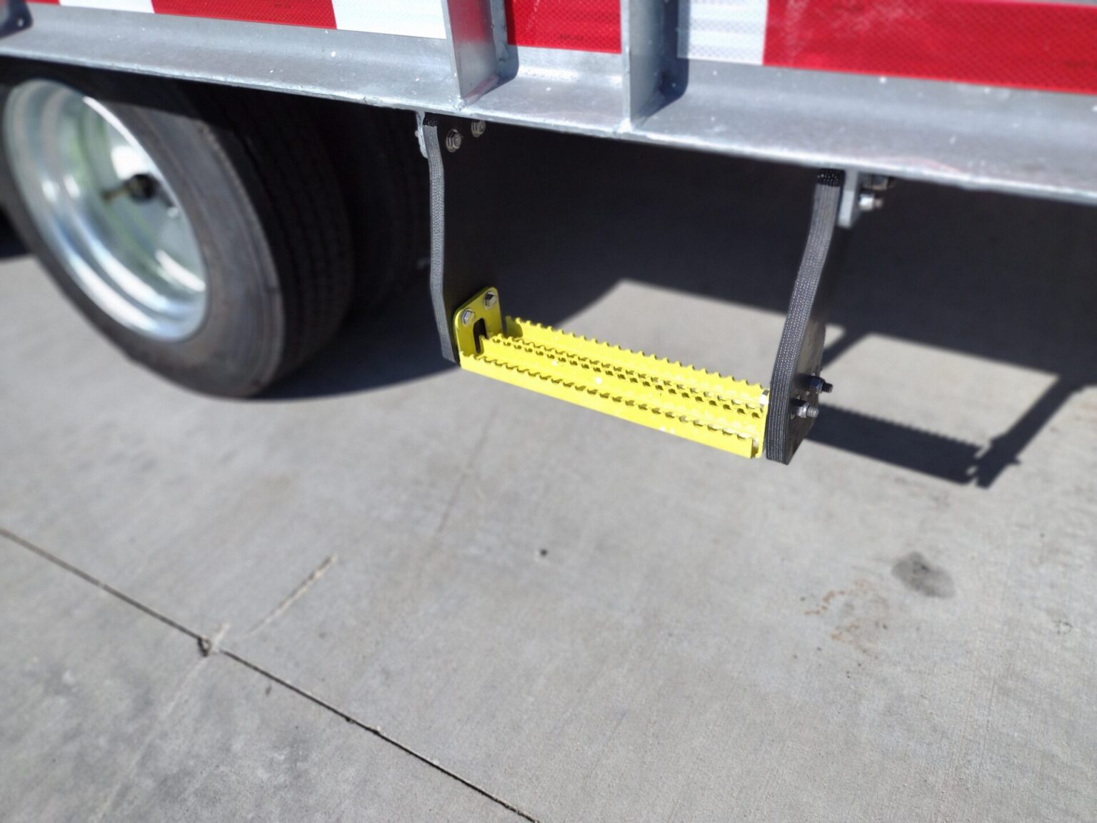 Tilt-Bed Trailer - Sauber Mfg. Co.